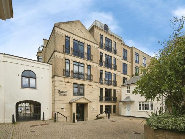 2 bedroom flat for sale