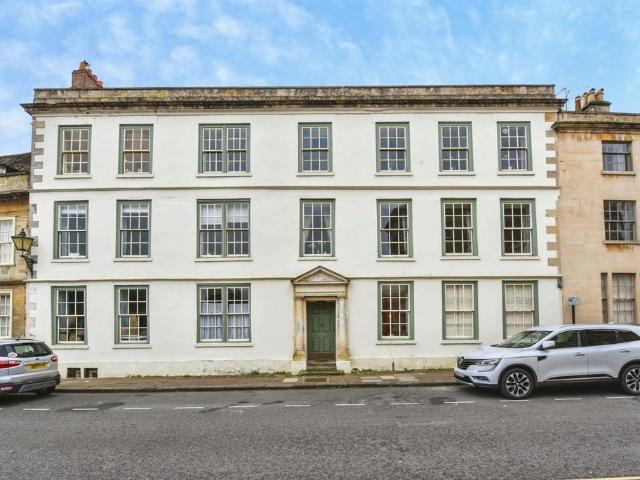 2 bedroom flat for sale