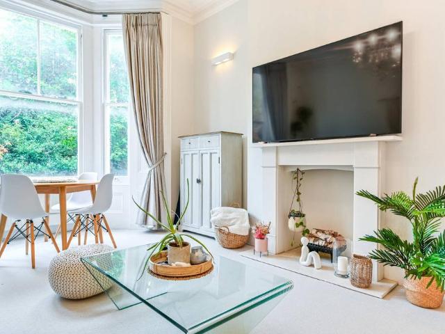 2 bedroom flat for sale