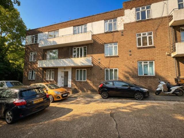 2 bedroom flat for sale