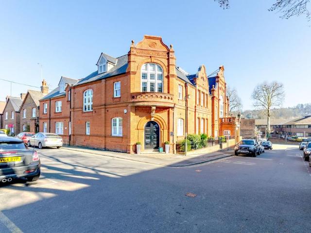 2 bedroom flat for sale