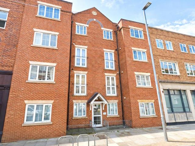 2 bedroom flat for sale