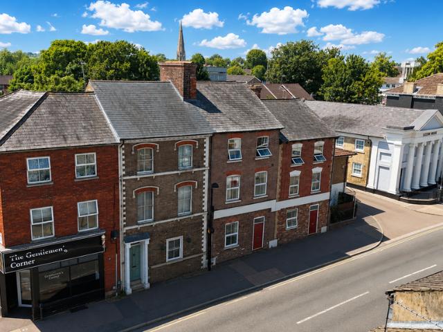 2 bedroom flat for sale