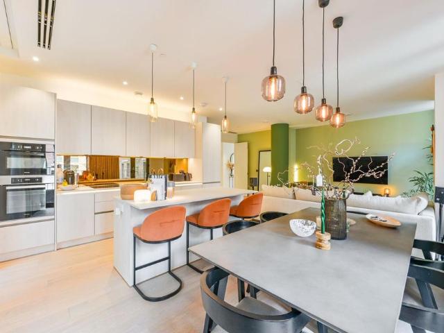 2 bedroom flat for sale