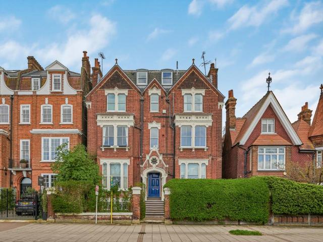 2 bedroom flat for sale