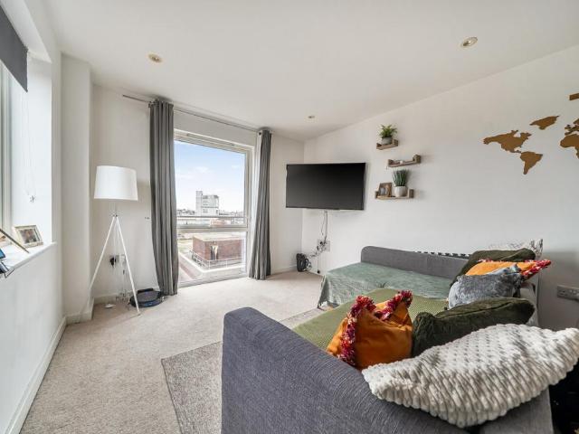 2 bedroom flat for sale