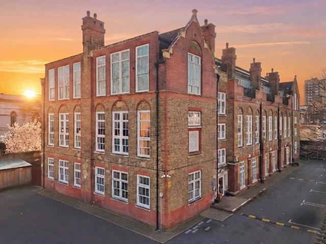 2 bedroom flat for sale