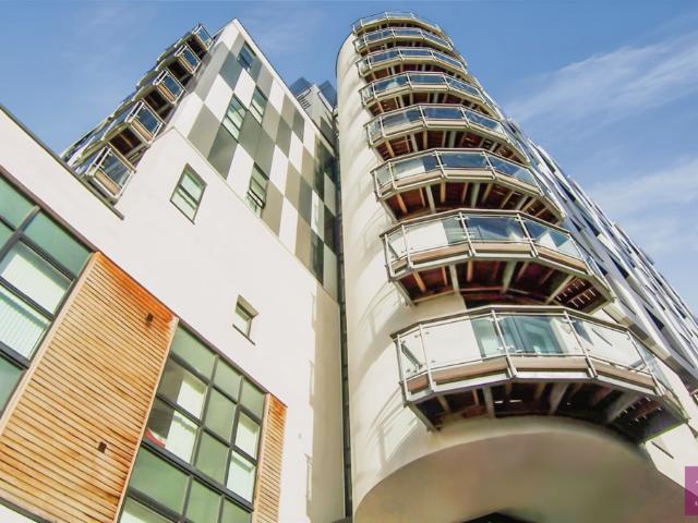 2 bedroom flat for sale