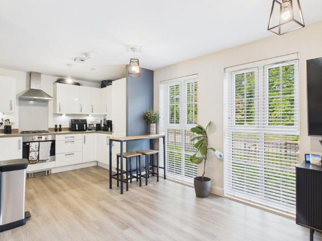2 bedroom flat for sale