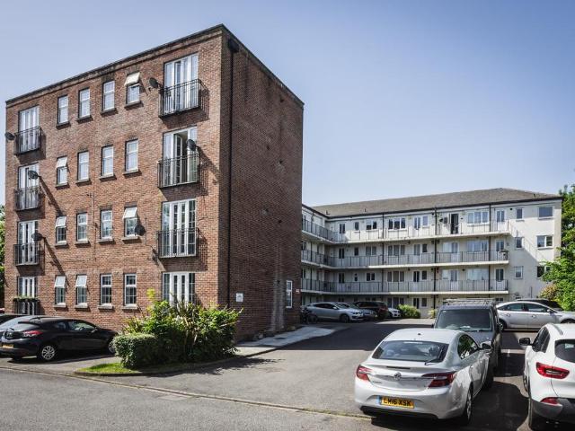 2 bedroom flat for sale