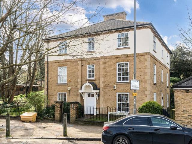 2 bedroom flat for sale