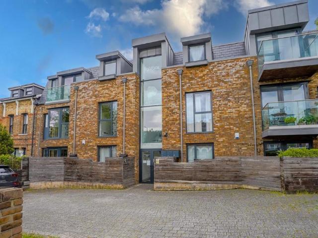 2 bedroom flat for sale