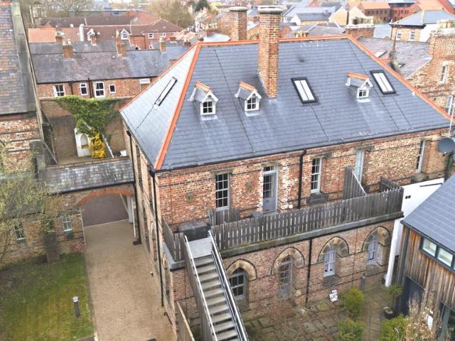 2 bedroom flat for sale