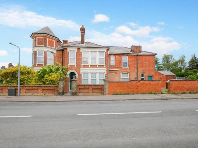 2 bedroom flat for sale