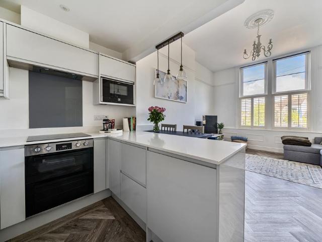 2 bedroom flat for sale