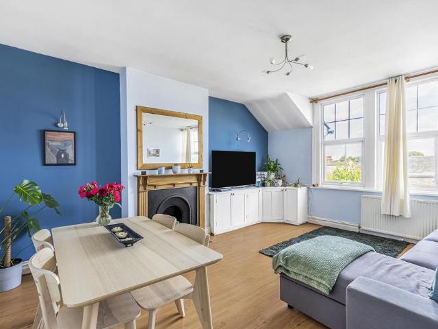 2 bedroom flat for sale