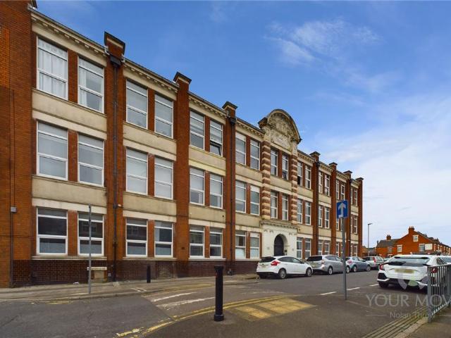 2 bedroom flat for sale