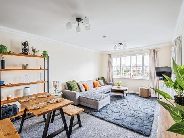 2 bedroom flat for sale