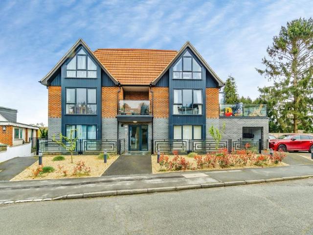2 bedroom flat for sale