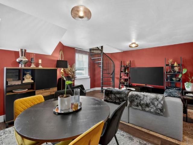 2 bedroom flat for sale