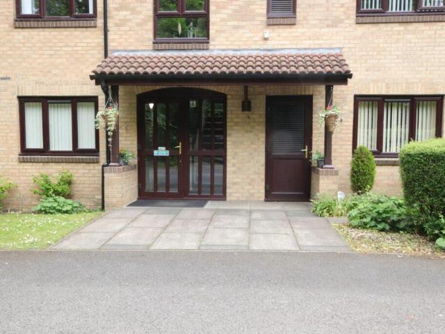 2 bedroom flat for sale