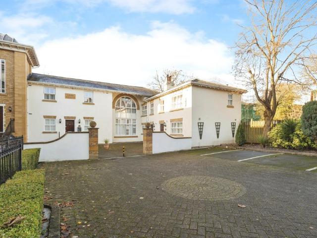 2 bedroom flat for sale