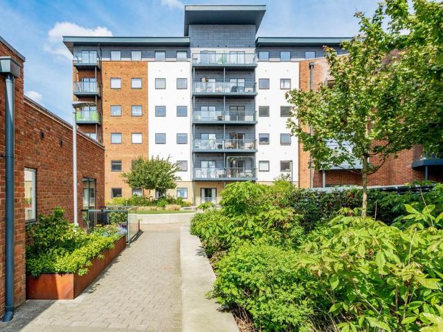 2 bedroom flat for sale
