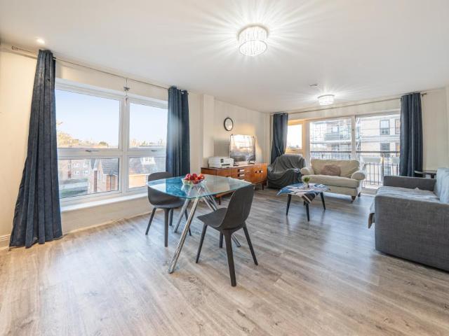 2 bedroom flat for sale