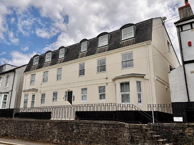 2 bedroom flat for sale