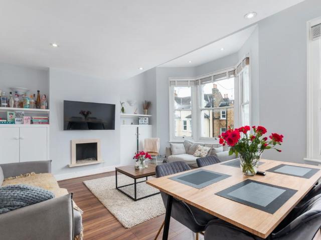 2 bedroom flat for sale