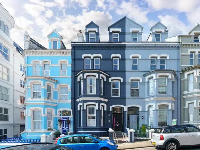 2 bedroom flat for sale