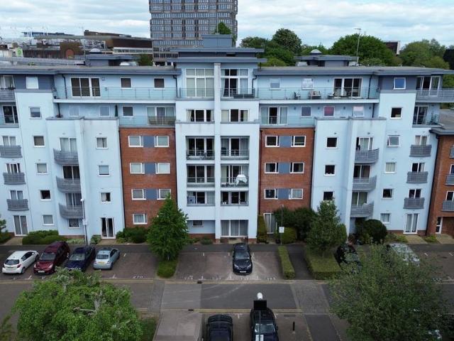 2 bedroom flat for sale