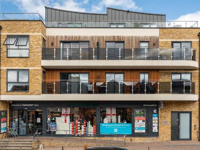 2 bedroom flat for sale
