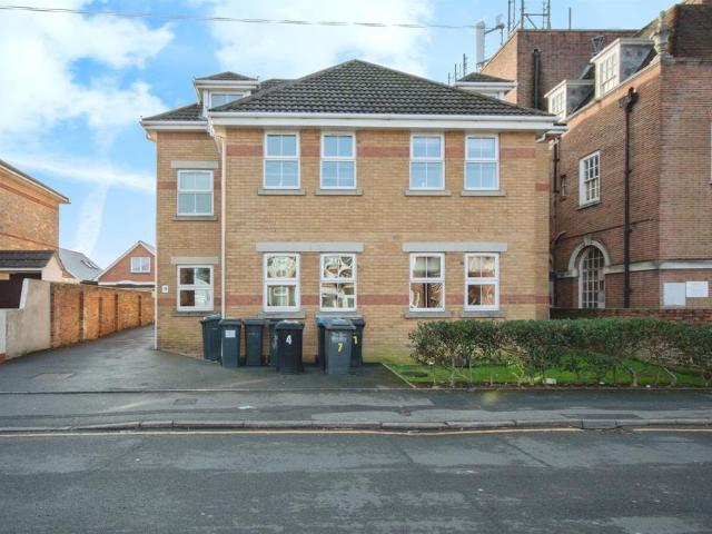 2 bedroom flat for sale