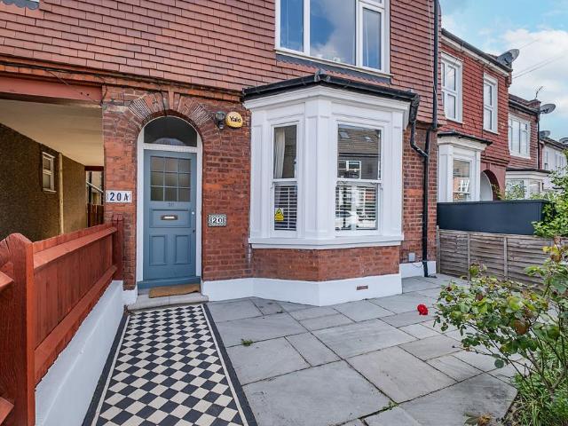 2 bedroom flat for sale