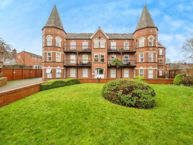 2 bedroom flat for sale