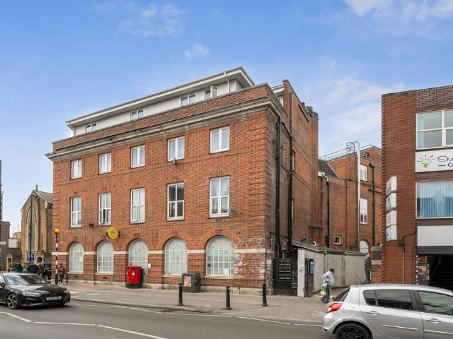 2 bedroom flat for sale