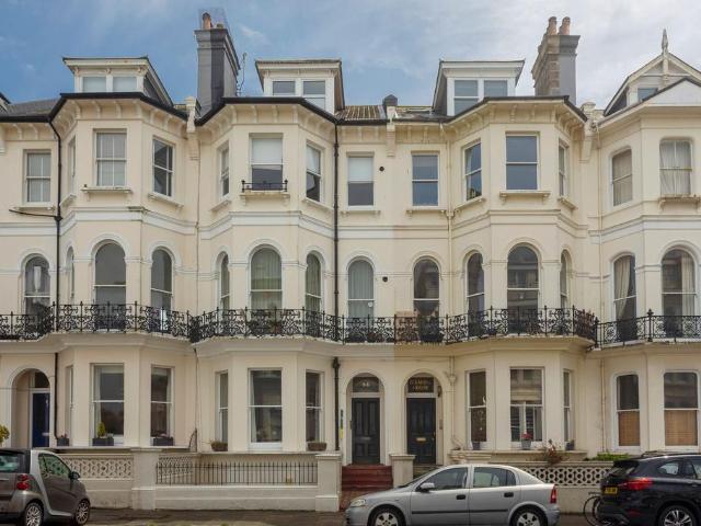 2 bedroom flat for sale