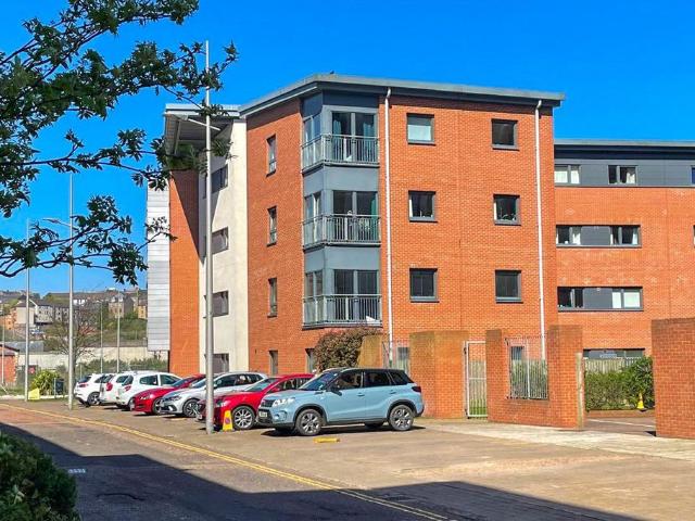 2 bedroom flat for sale