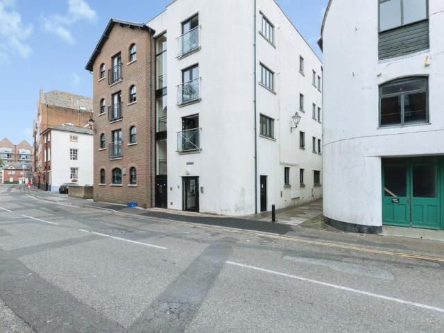 2 bedroom flat for sale