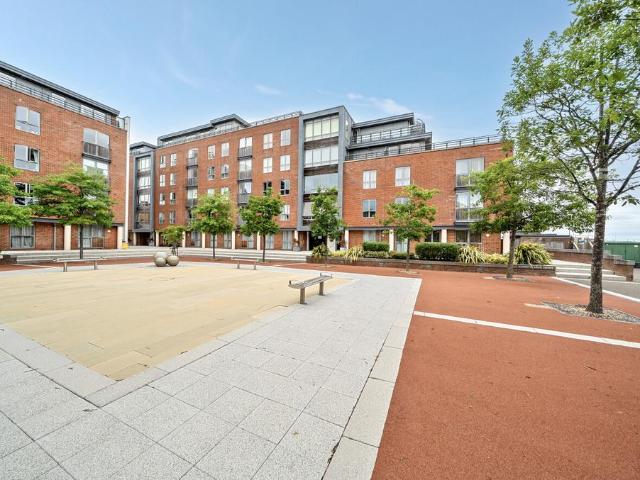 2 bedroom flat for sale