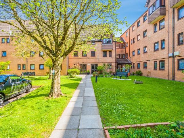 2 bedroom flat for sale
