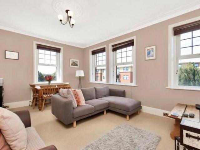 2 bedroom flat for sale
