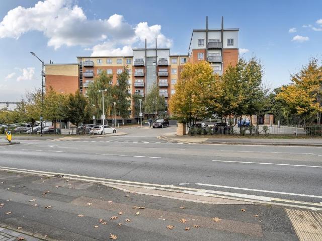 2 bedroom flat for sale