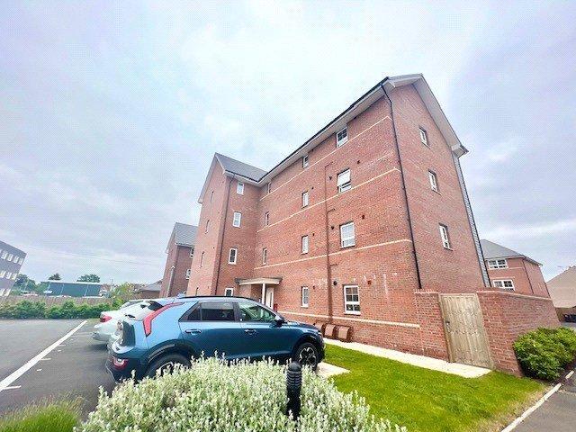 2 bedroom flat for sale