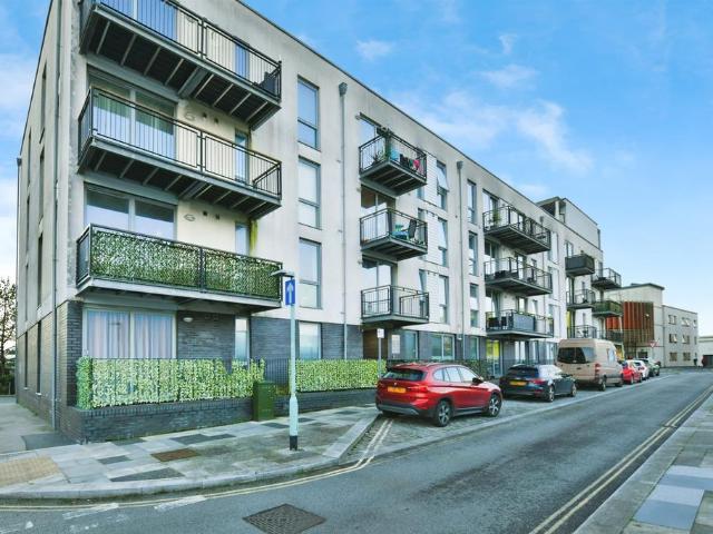 2 bedroom flat for sale