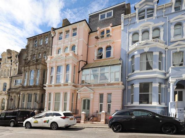 2 bedroom flat for sale