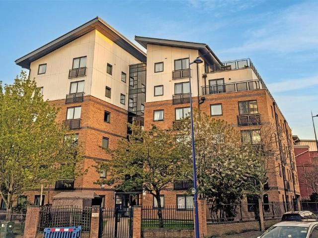 2 bedroom flat for sale