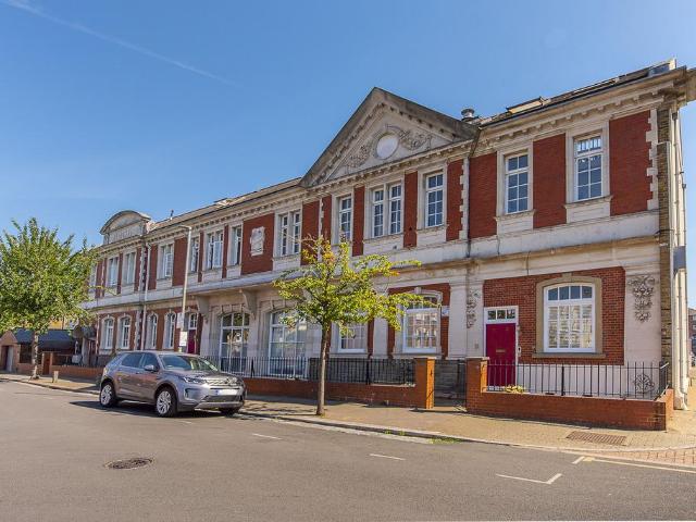 2 bedroom flat for sale