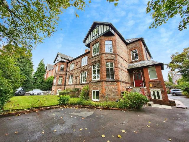 2 bedroom flat for sale